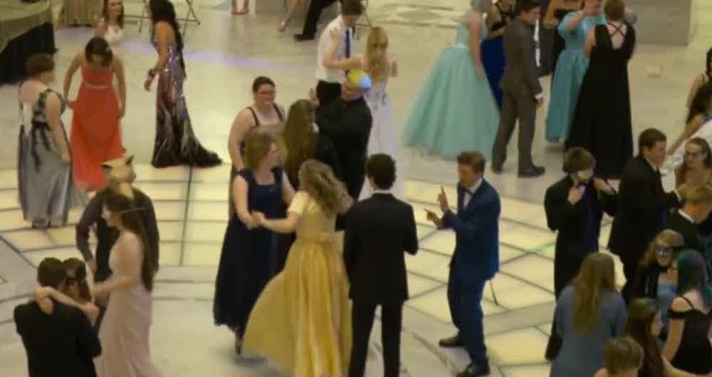 What a Utah high school prom looked like in the middle of the pandemic ...