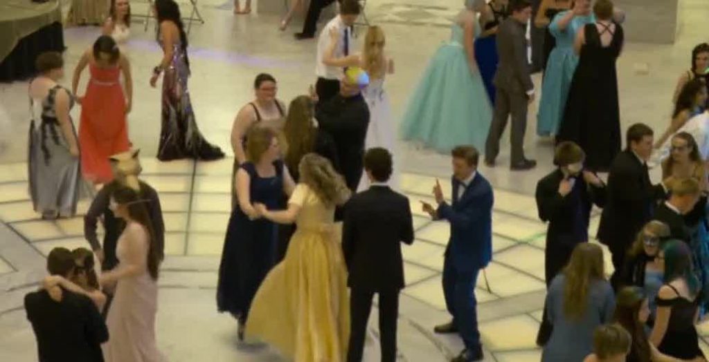 What a Utah high school prom looked like in the middle of the pandemic ...
